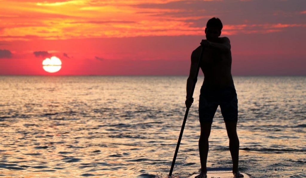 Tips for Paddleboarding at Night