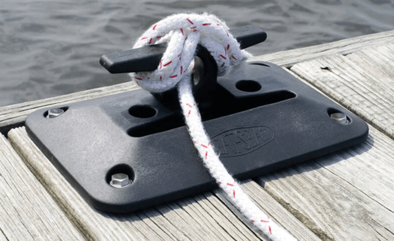 The Beginner's Guide to Docking A Boat - Overton's