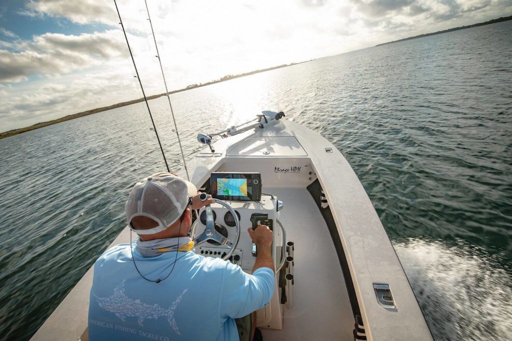 The Beginner's Guide to Docking A Boat - Overton's