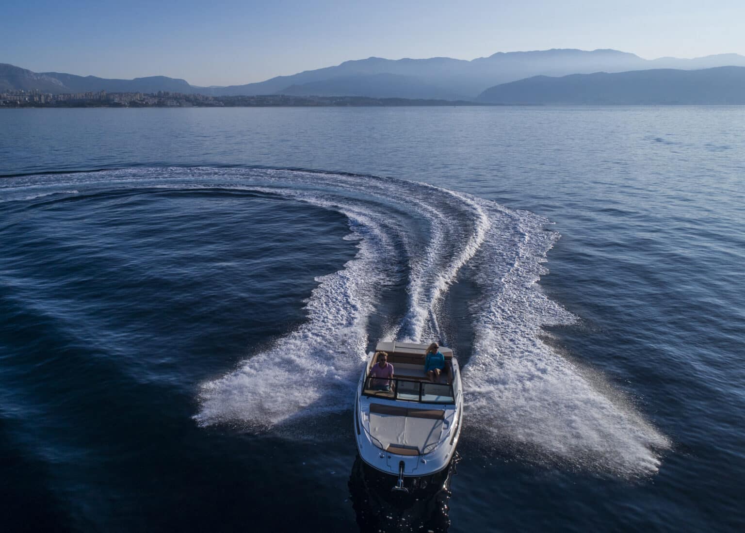 Wake Foiling 101: A Comprehensive Beginner's Guide - Overton's